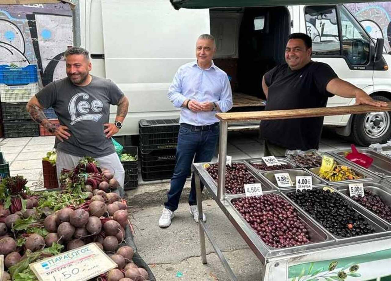 Την λαϊκή αγορά της Βέροιας επισκέφθηκε ο υπ. Βουλευτής ΝΔ κ. Λάζαρος ...